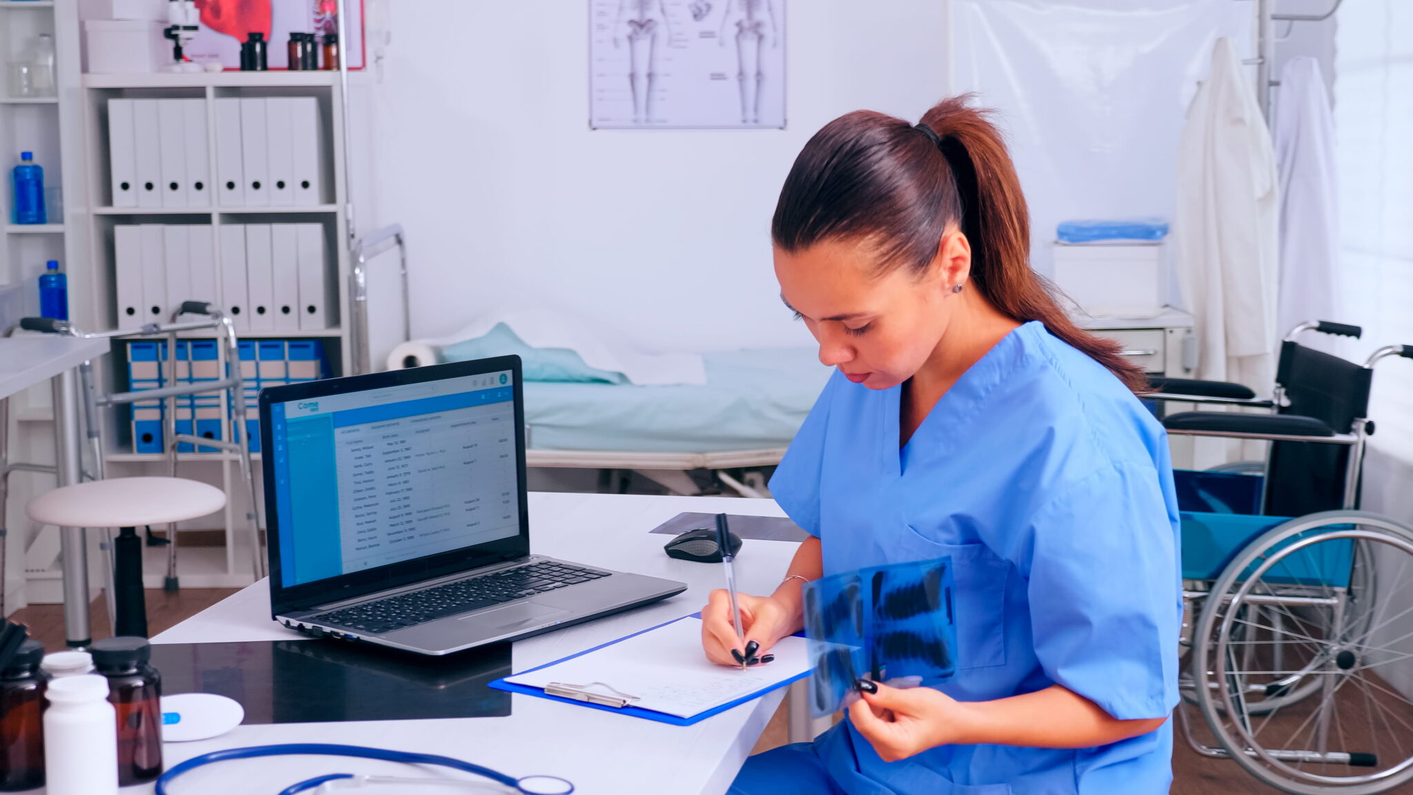 Medical Coding vs Medical Billing Careers | Salary, Skills & Training ...